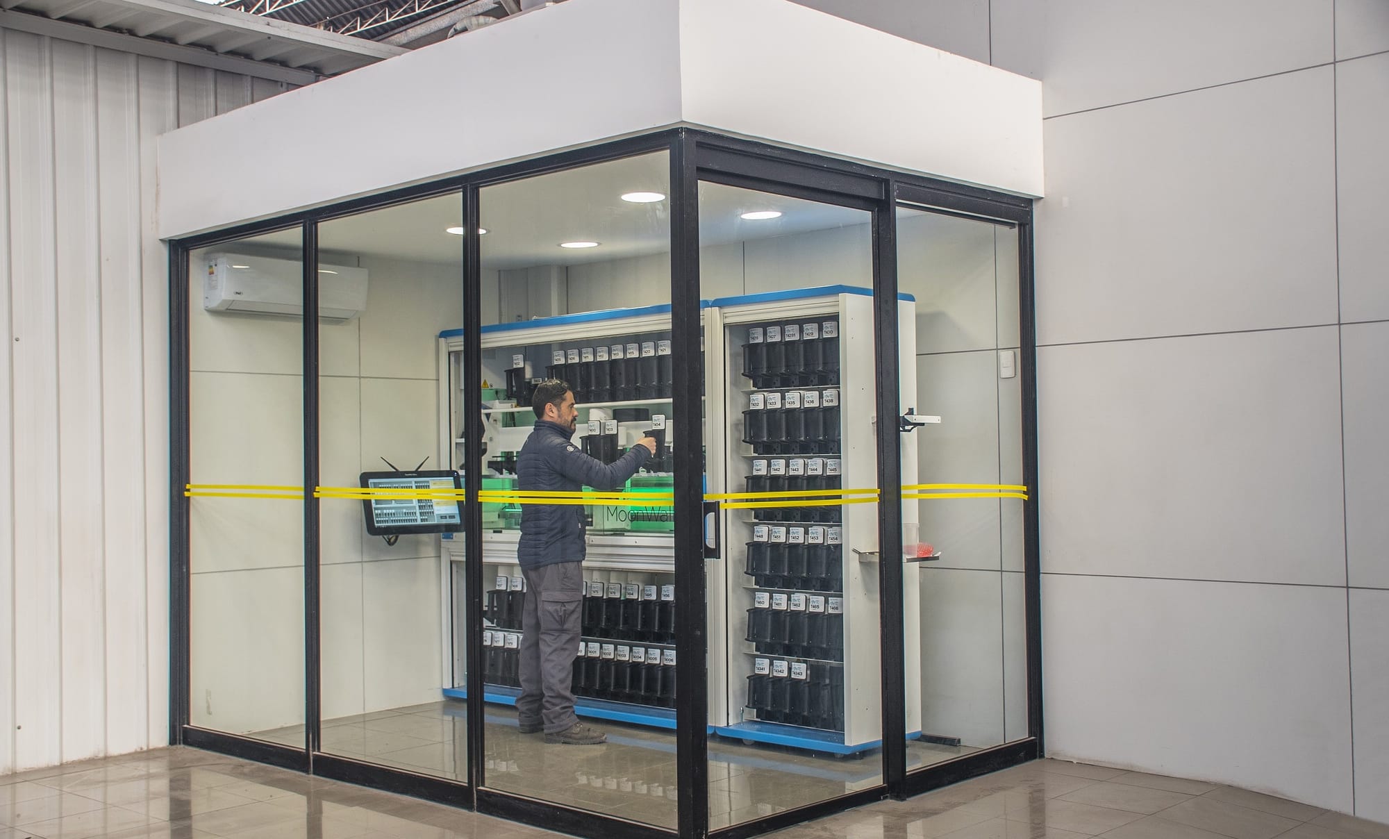 Automotora Miguel Jacob Helo crea el primer laboratorio robotizado de pintura para automóviles ...