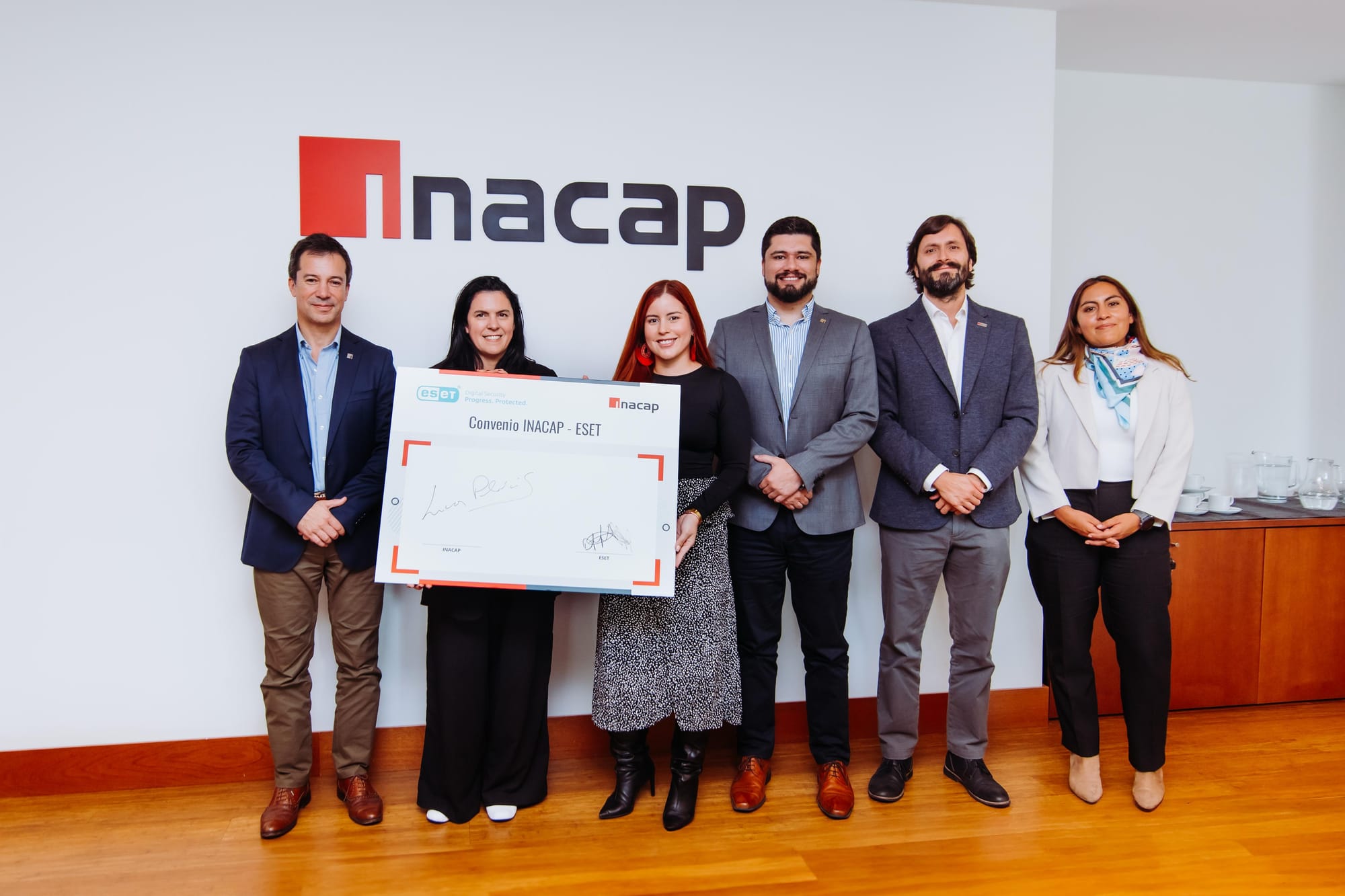 ESET e INACAP firman alianza por la ciberseguridad en Chile