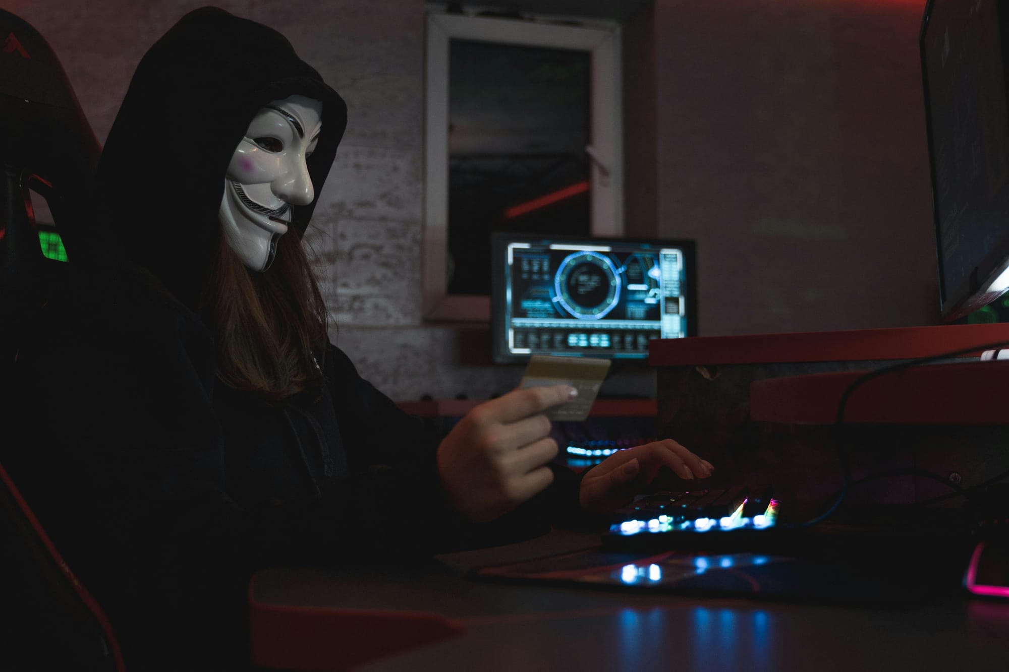 ¿Sabe usted qué hacen los cibercriminales con la información que roban?